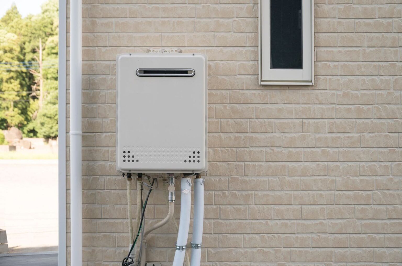Tankless Water Heater Benefits, Pros & Cons & Cost Breakdown for Homeowners